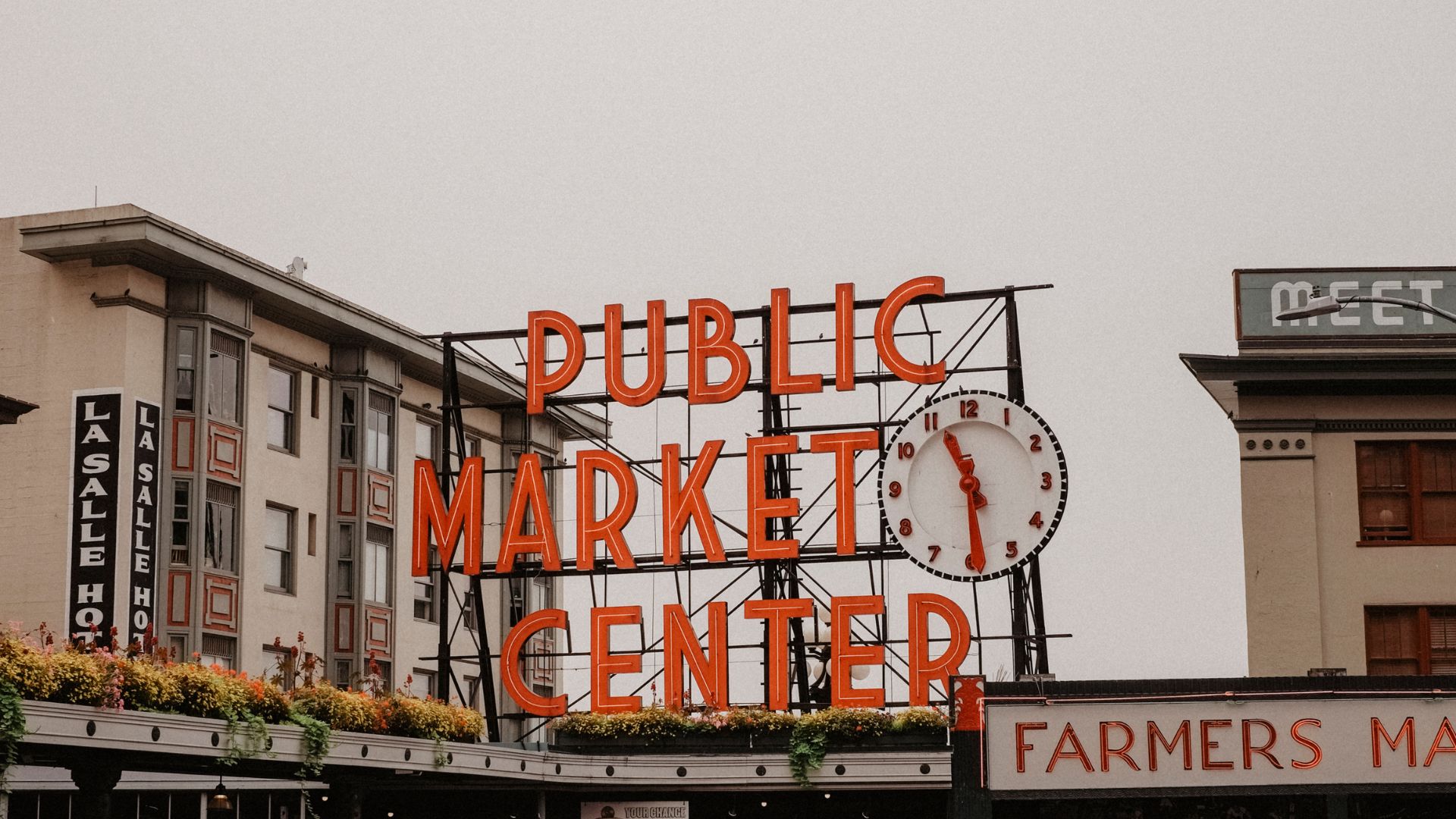 The benefits of using durable materials for outdoor building signs